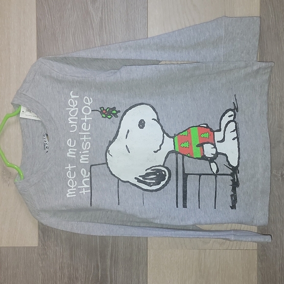 Old Navy | Shirts & Tops | New Old Navy Snoopy Mistletoe Shirt 5t ...